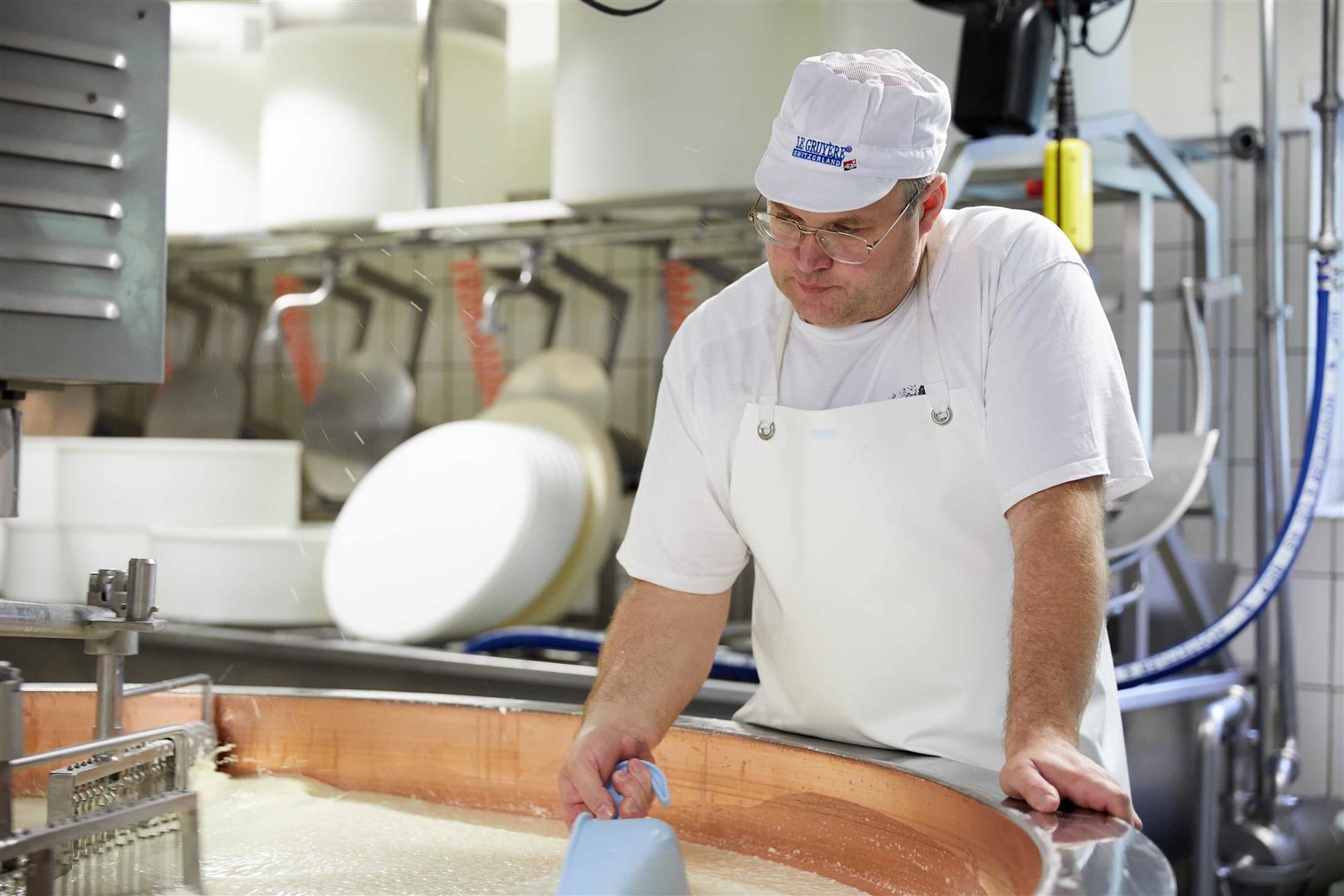 Swiss Cheesemaker Wins World Championship Cheese Contest 2024 - SWISS ...